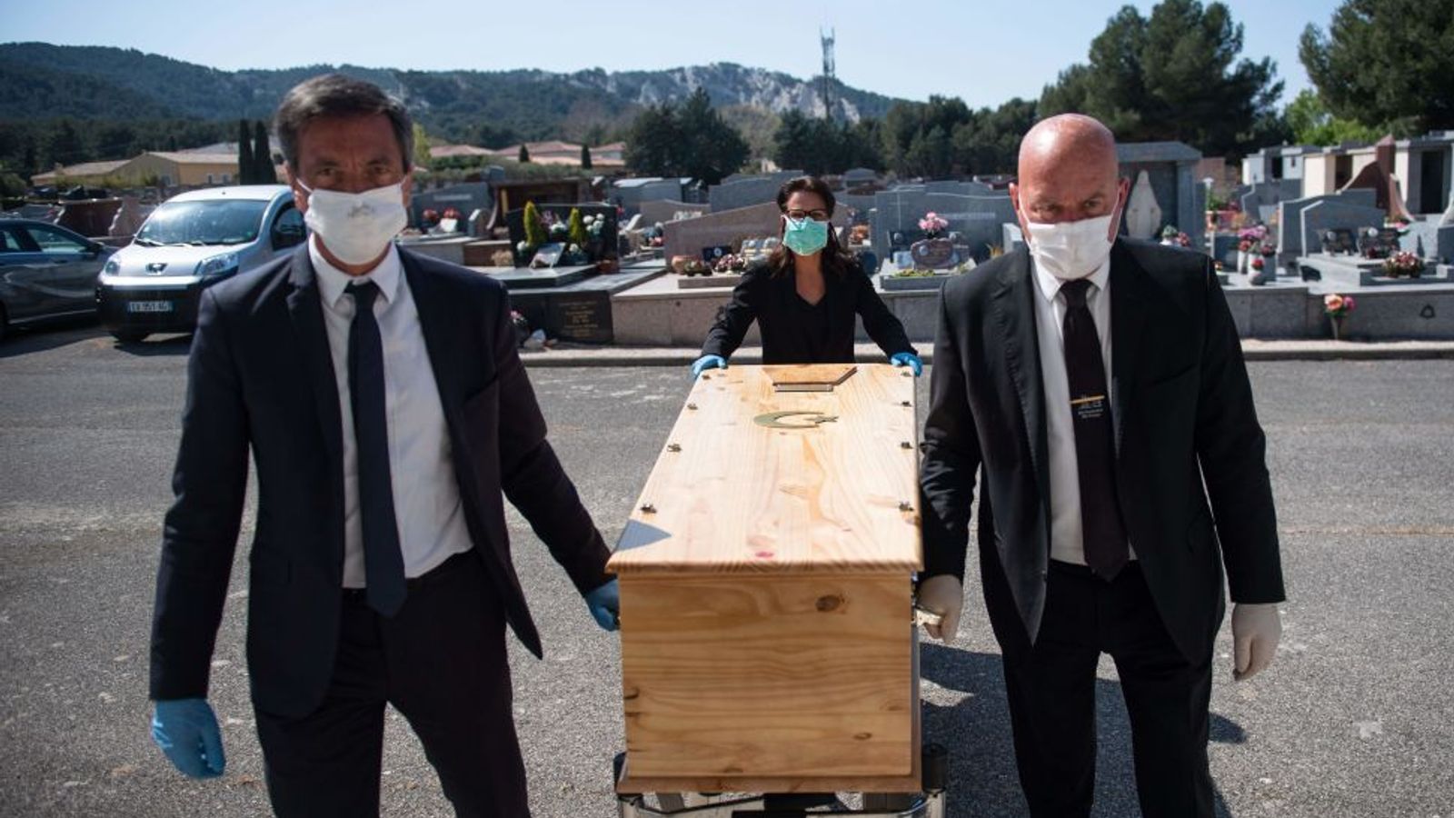 Why COVID-19 kills: What makes coronavirus so deadly and who does it ...