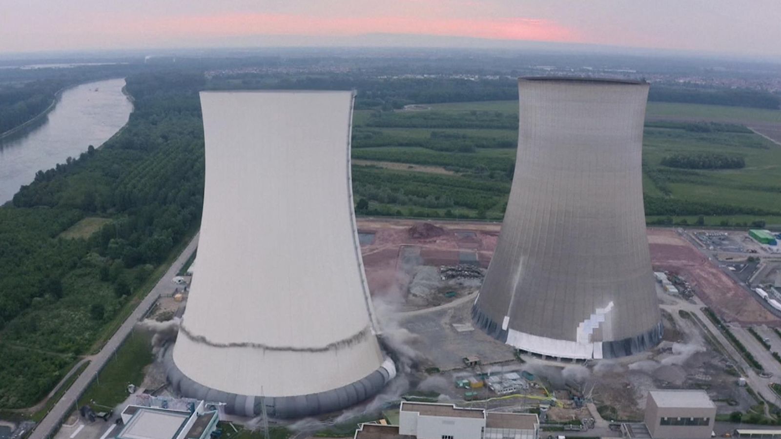 Germany: Spectacular nuclear plant demolition | World News | Sky News