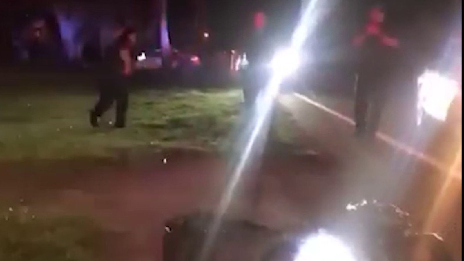 Florida police officer runs for it as alligator lunges | US News | Sky News