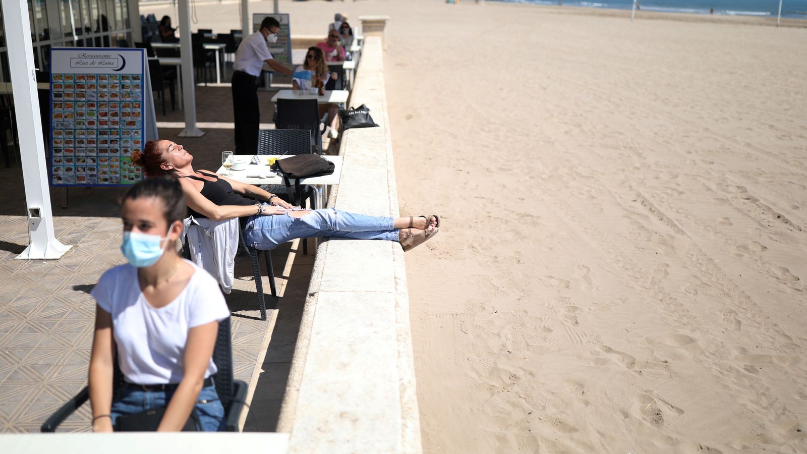 Coronavirus: Spain aims to welcome back foreign visitors by late June ...