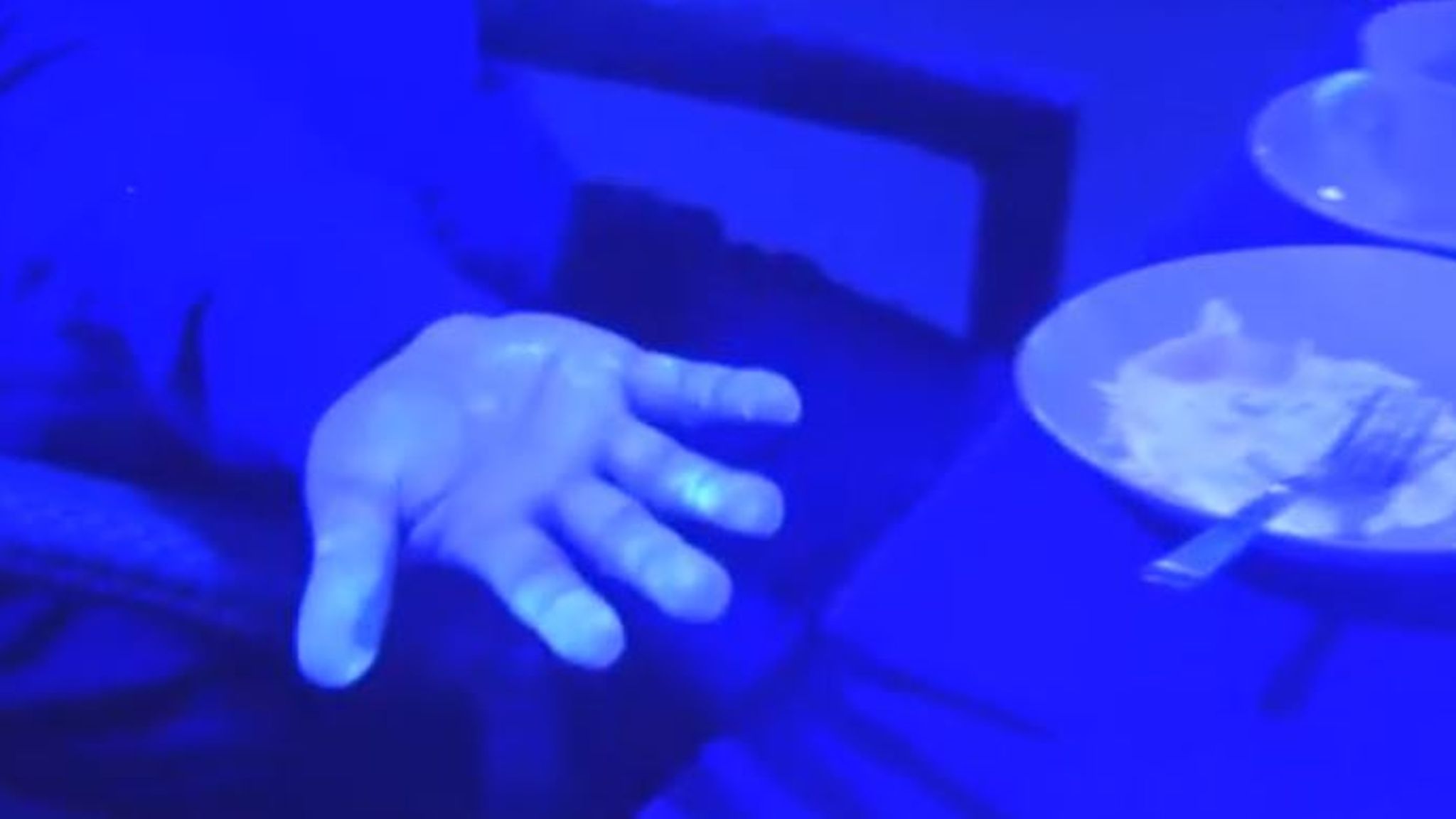 Coronavirus: Restaurant experiment shows how quickly COVID-19 spreads ...