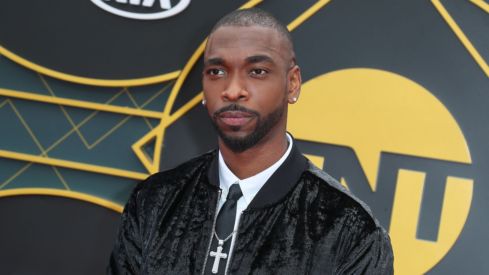 Comedian Jay Pharoah says LA police officer 'took his knee and put it ...