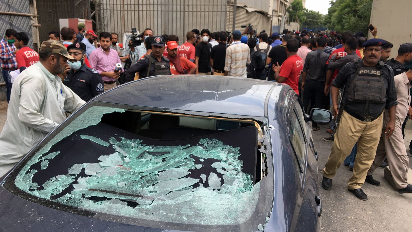 Pakistan attack: Four gunmen open fire at Karachi stock exchange ...