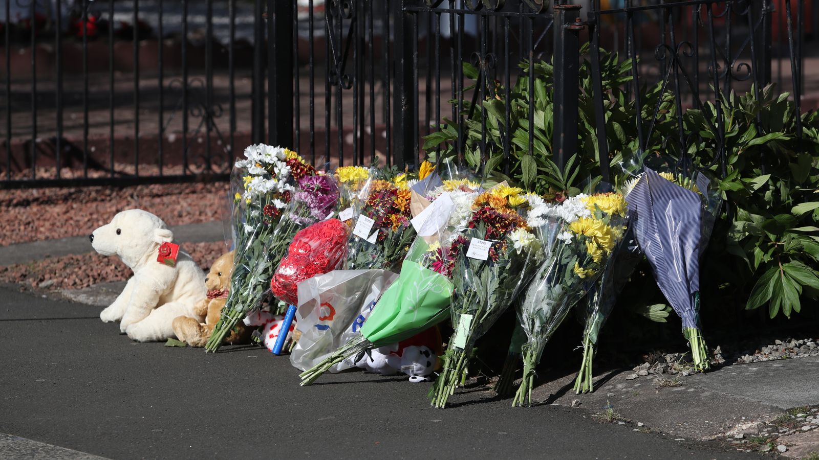Three young children die after fire at a flat in Paisley, Scotland | UK ...