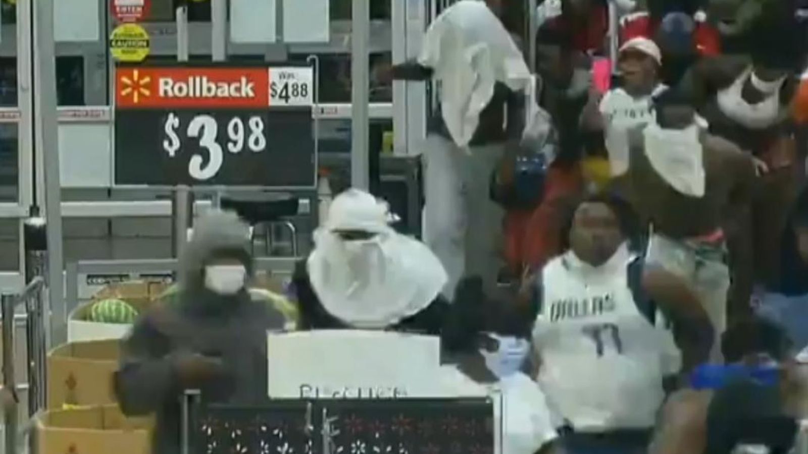 Tampa, Florida: Police say looters stole $100,000 of goods from Walmart ...