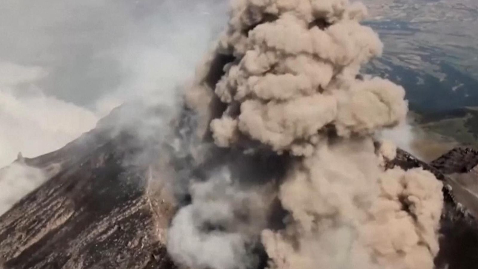 Mexico's Popocatepetl volcano spews huge ash cloud | World News | Sky News