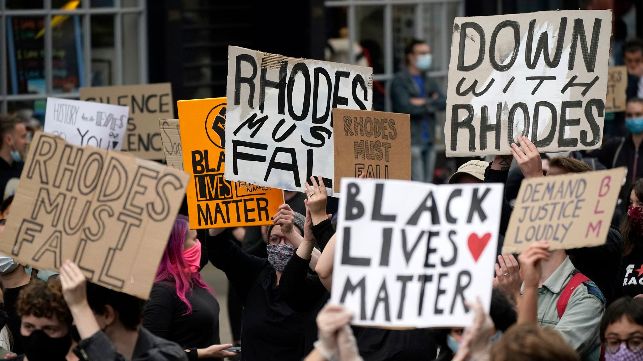 Cecil Rhodes: Oxford college recommends removing statue of colonialist | UK News | Sky News