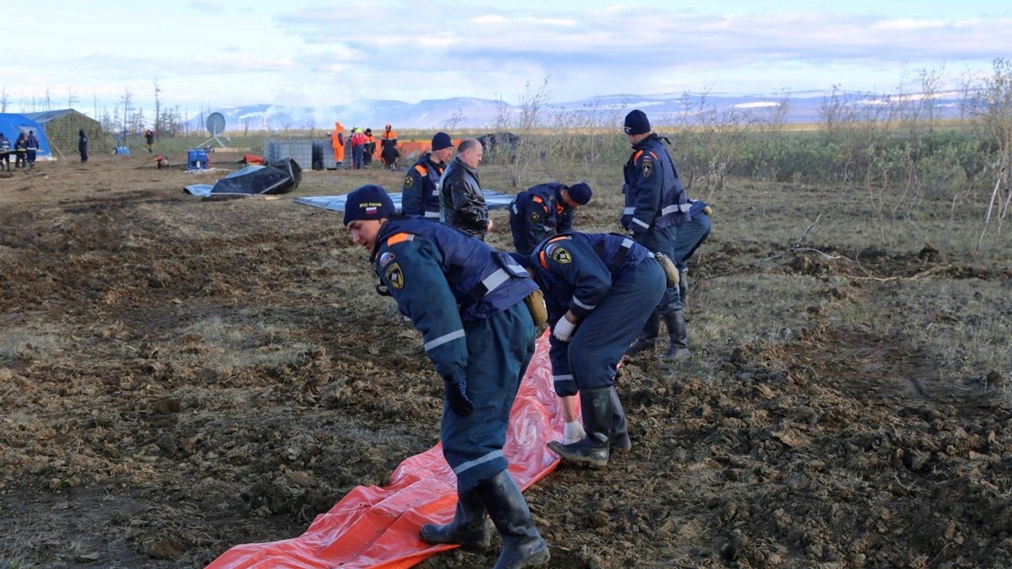 Diesel spill: Russia fails to stop fuel seeping into Arctic lake and it ...