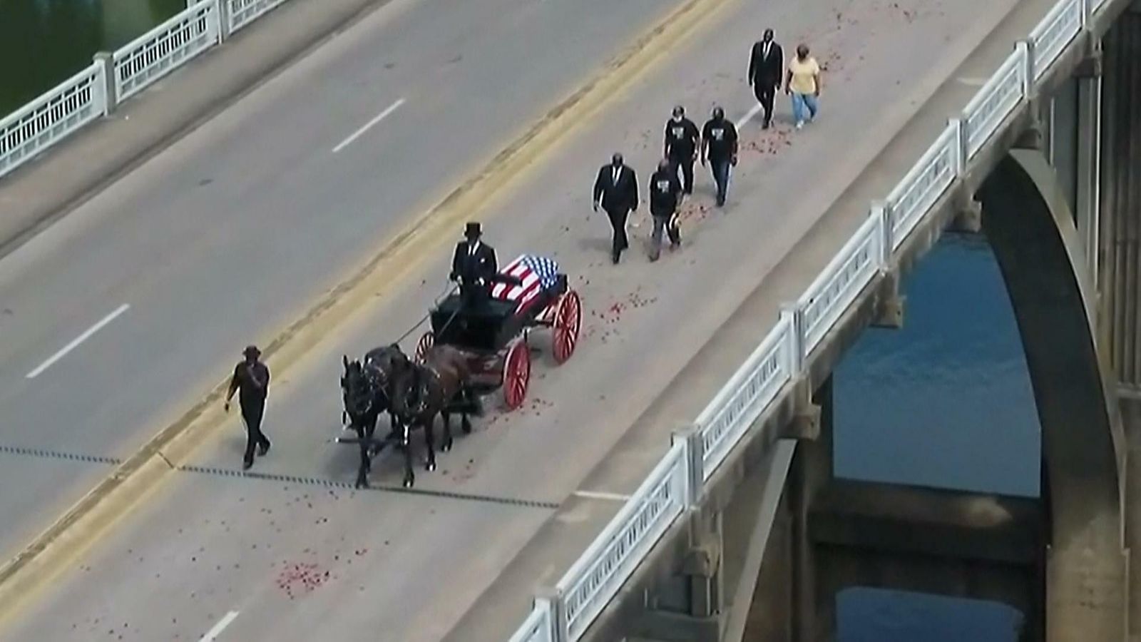John Lewis: Body of civil rights icon crosses Edmund Pettus Bridge in ...