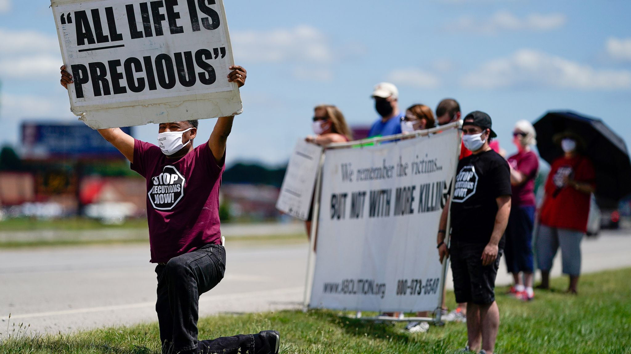 Daniel Lewis Lee: White supremacist killer given lethal injection in ...