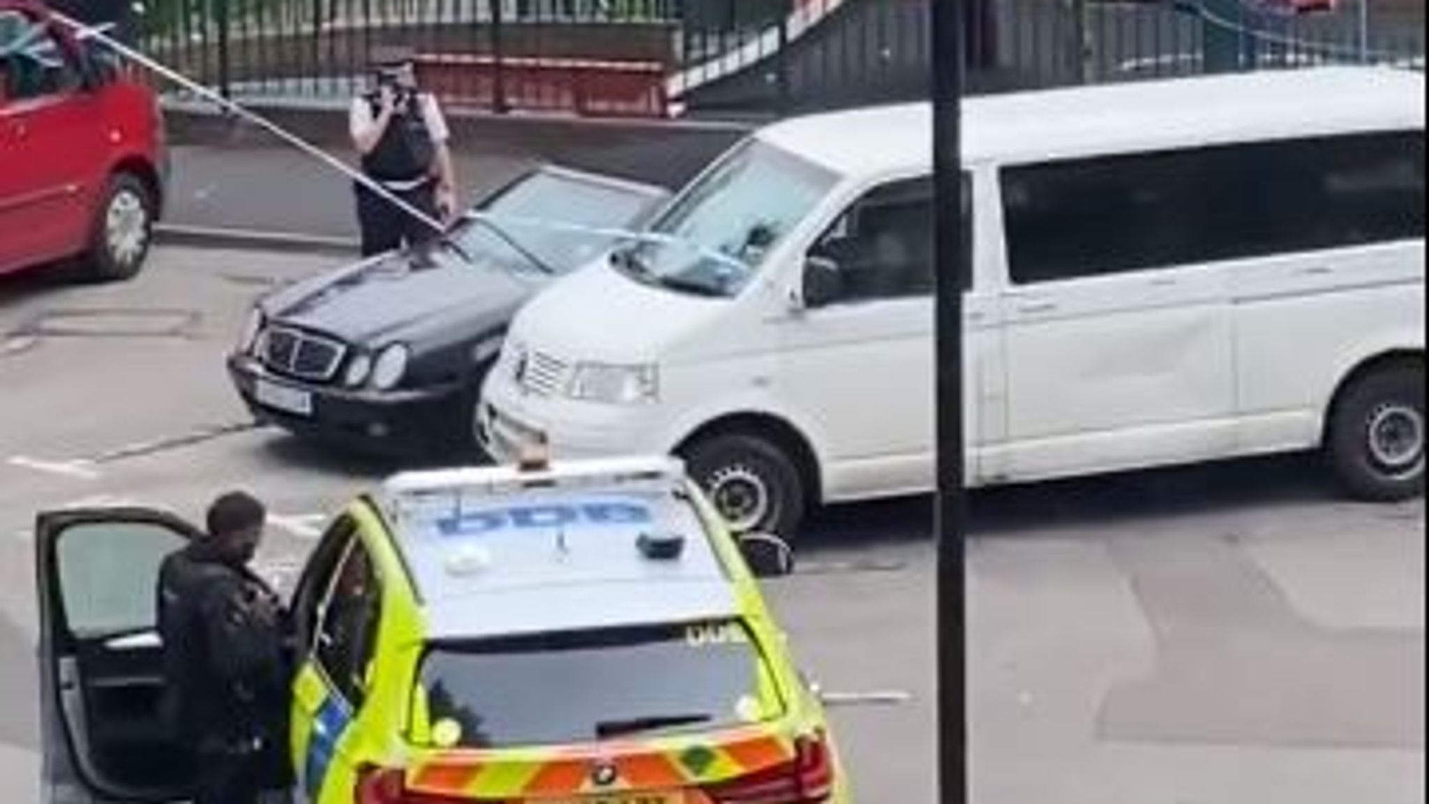 Islington: Man, 22, killed in daytime shooting near London playground ...