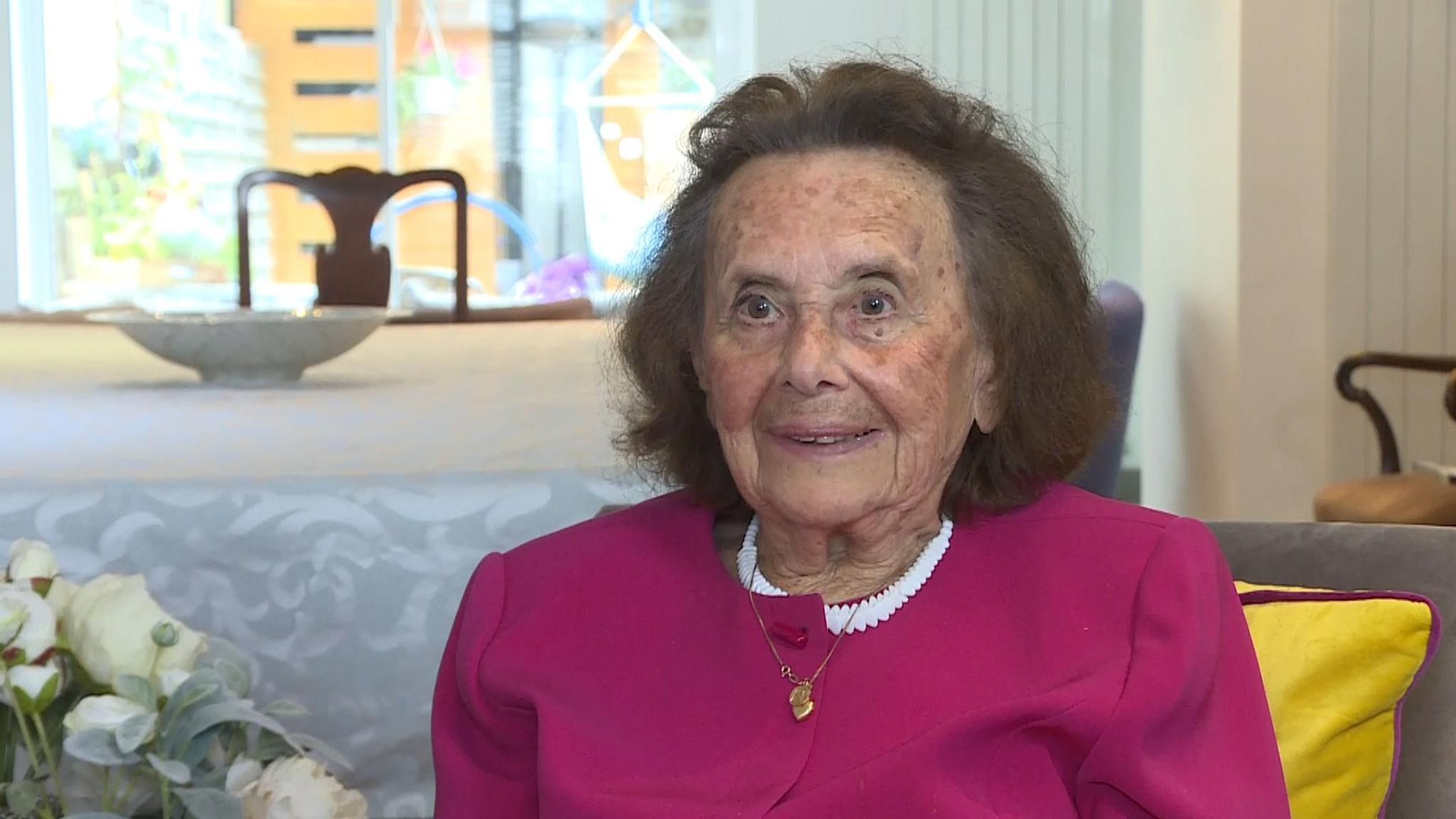 The hastily written message of hope that helped an Auschwitz survivor ...