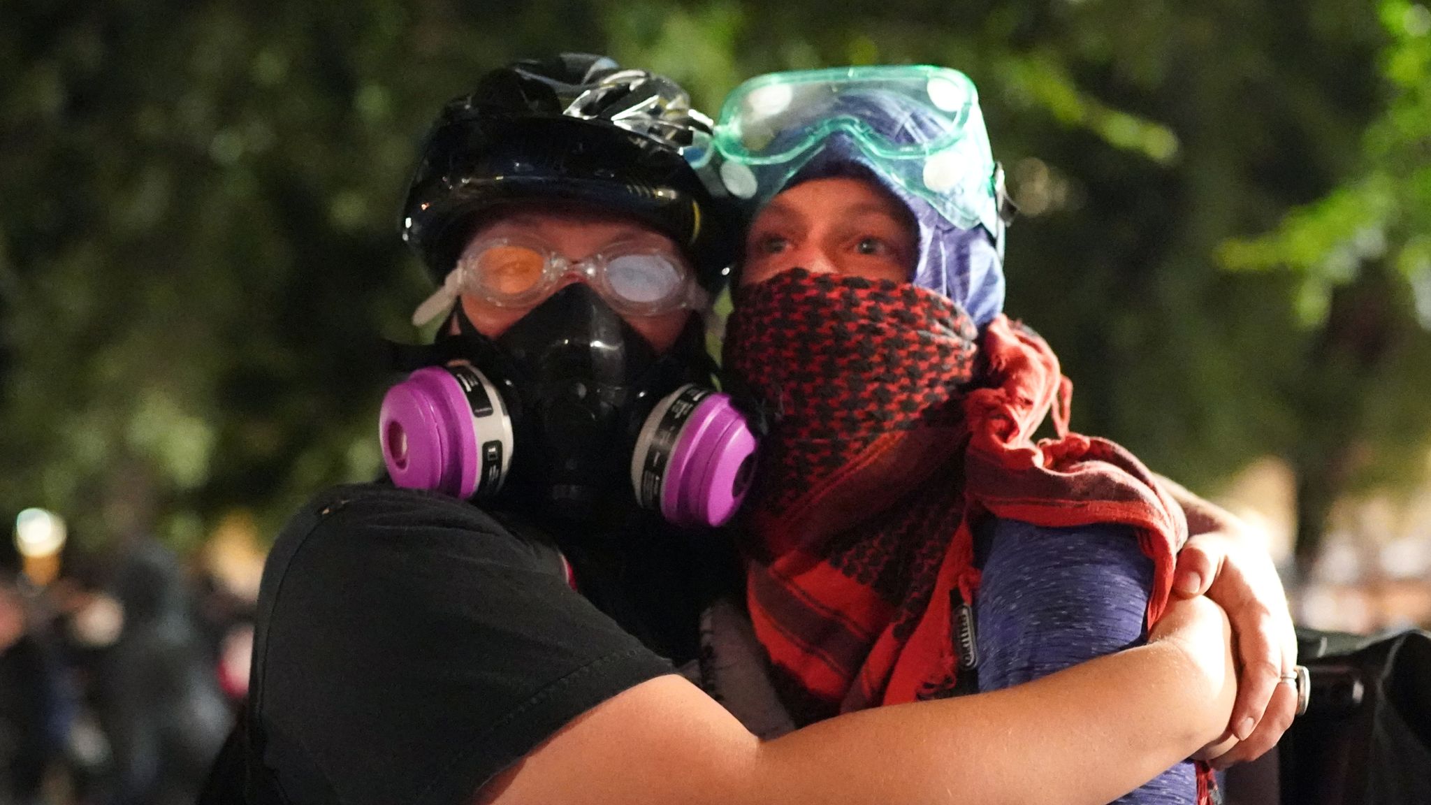 Portland protesters 'fed up' as they fight federal troops in US city ...