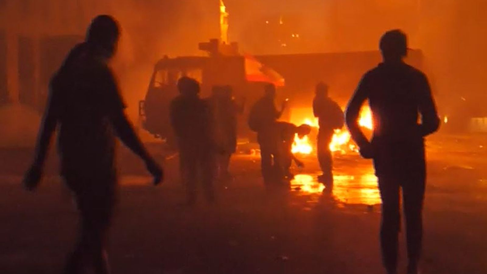 Beirut's 'hellish descent into chaos' as protests rage on | World News ...