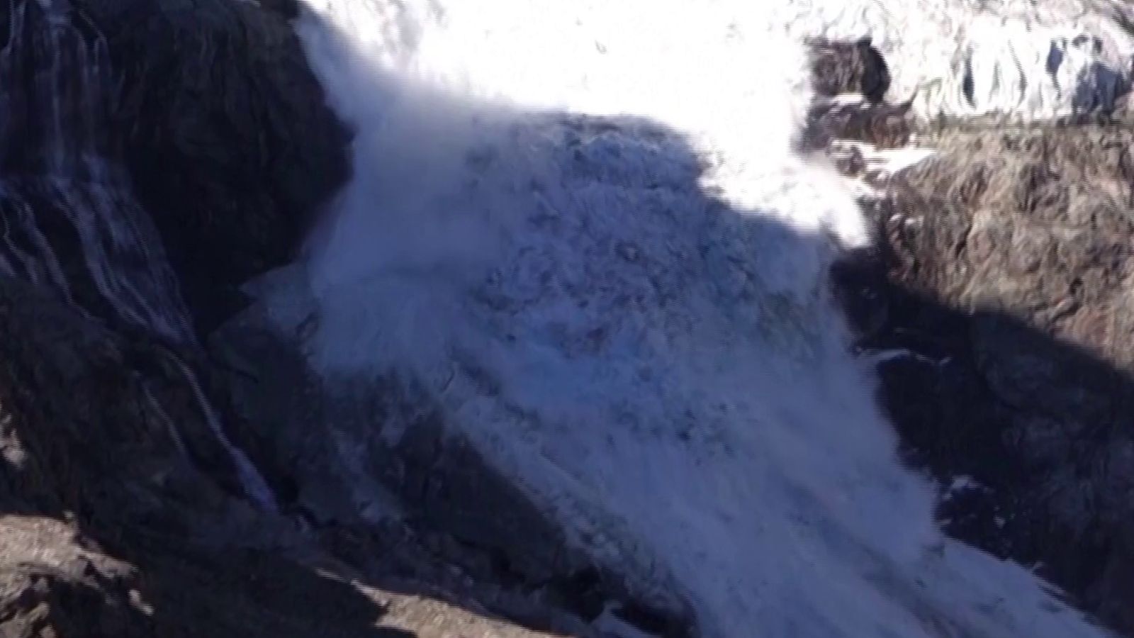 Swiss glacier collapses in front of onlookers | World News | Sky News