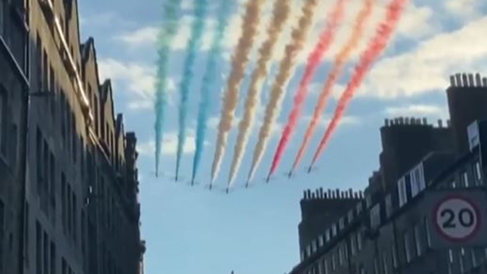 Red Arrows swoop over Edinburgh in postponed VJ Day appearance | UK ...