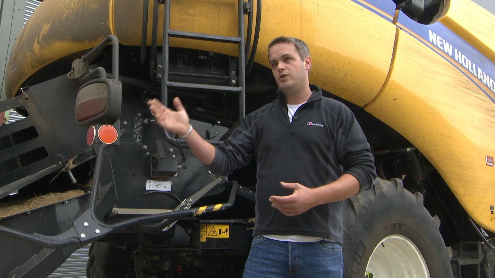 Worst UK wheat harvest in 40 years prompts flour price hike fears | UK ...