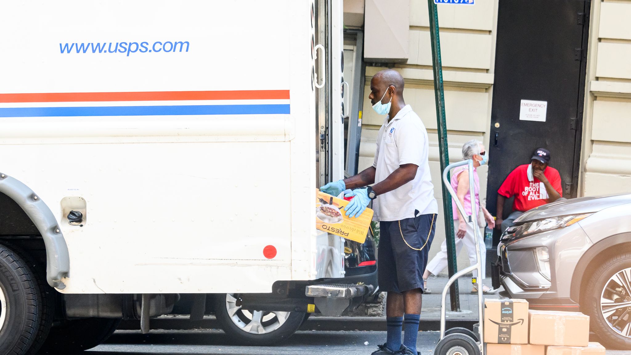Trump defends US Postal Service chief amid row over electoral ...