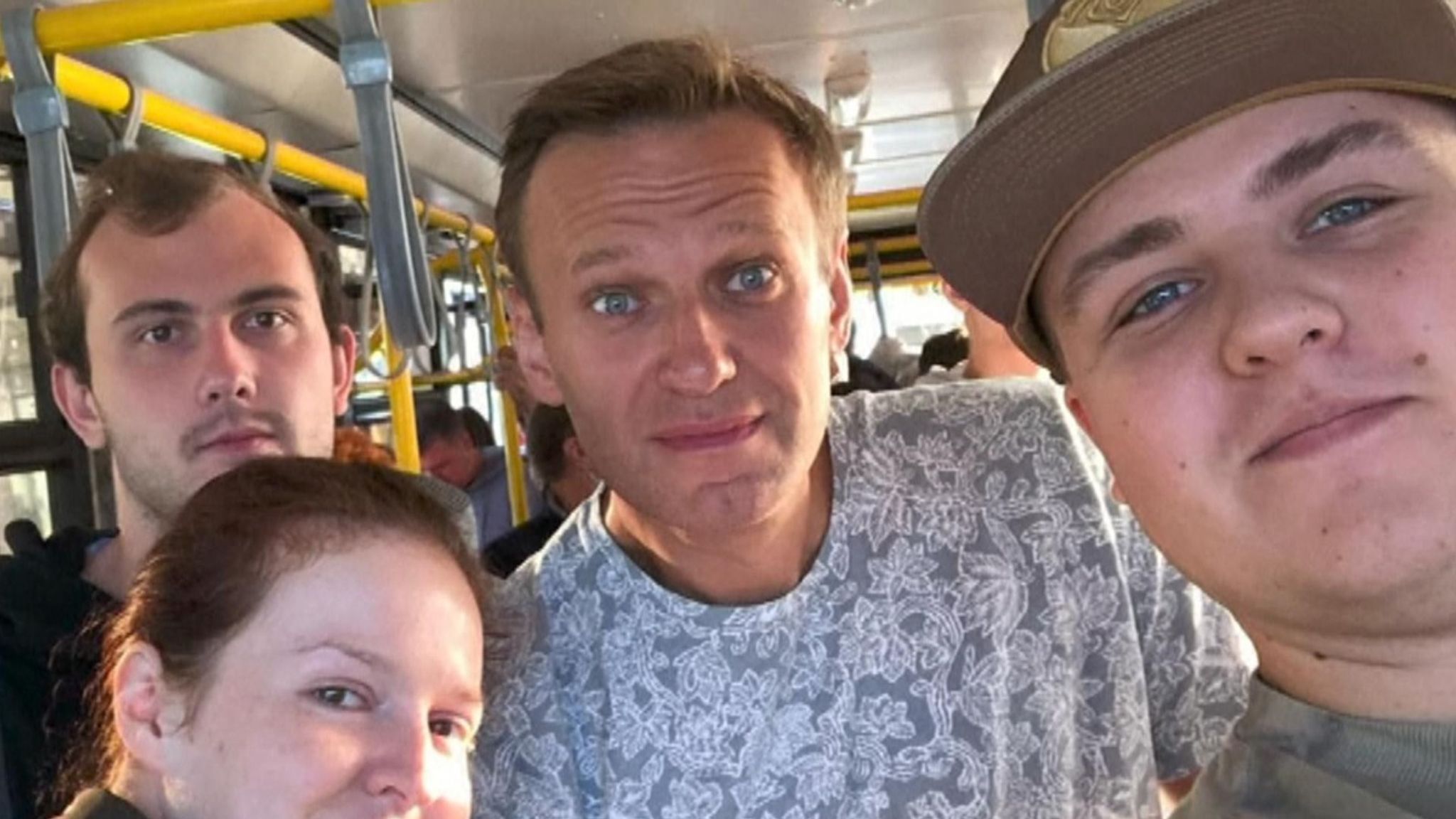 Alexei Navalny: German group sends plane for Putin critic fighting for ...