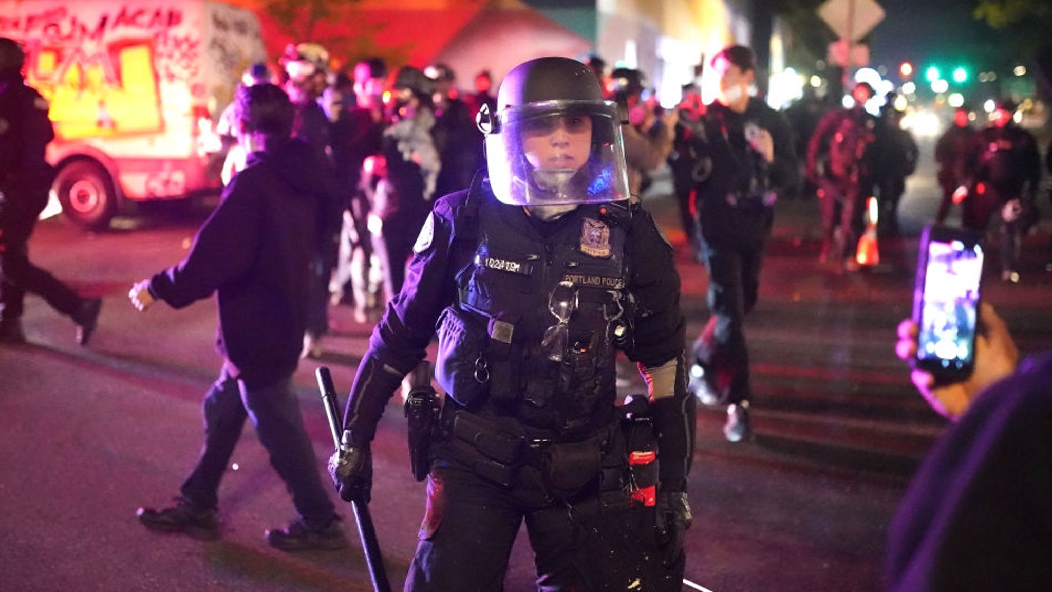Portland: Violent clashes erupt between left and right-wing protesters ...