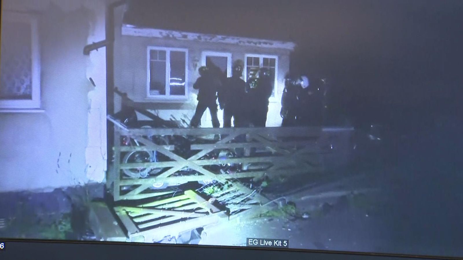 Armed police in 'high-risk' raid of suspected gun supply gang in London ...