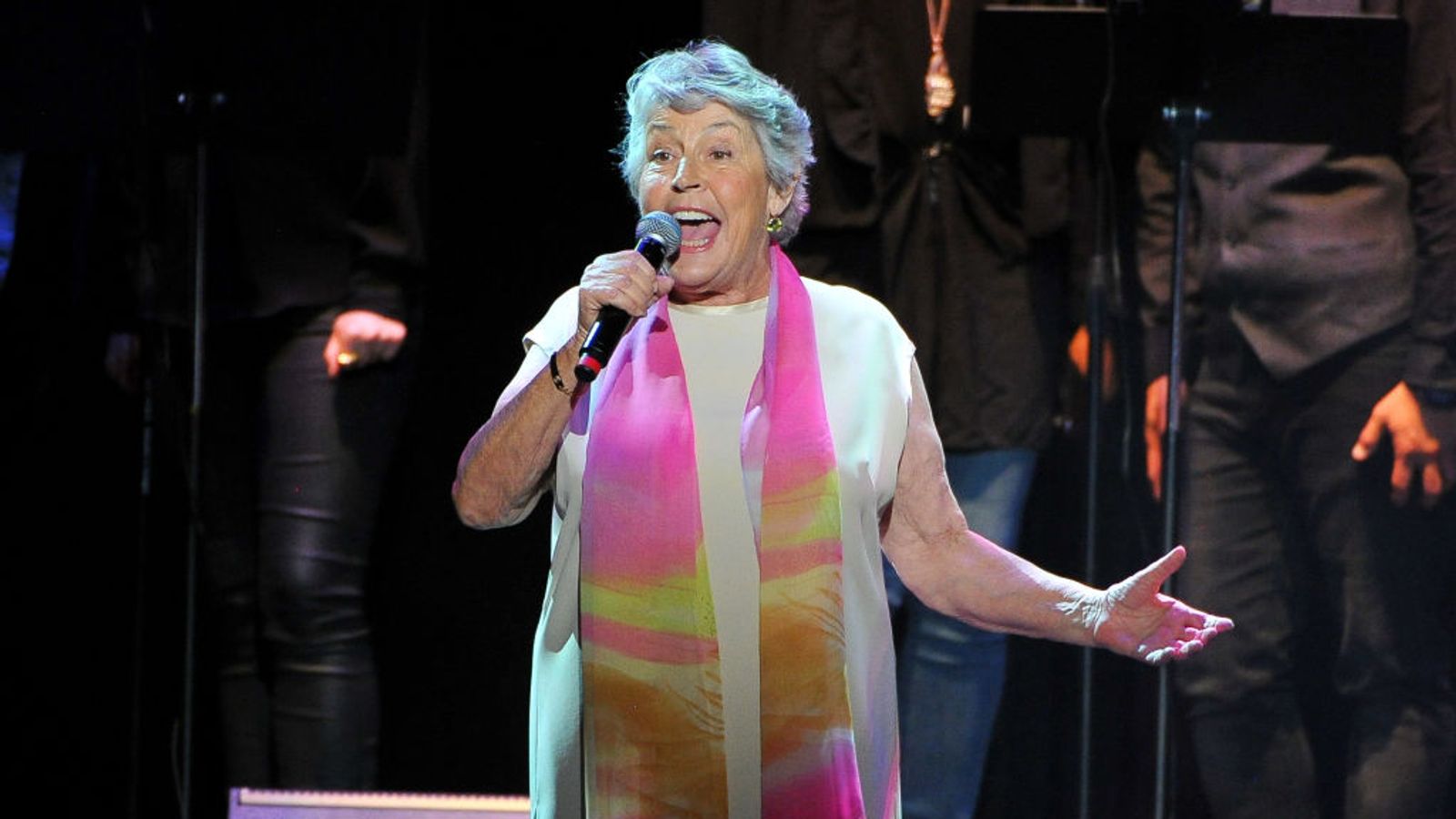 Helen Reddy: Australian singer of feminist anthem I Am Woman dies ...