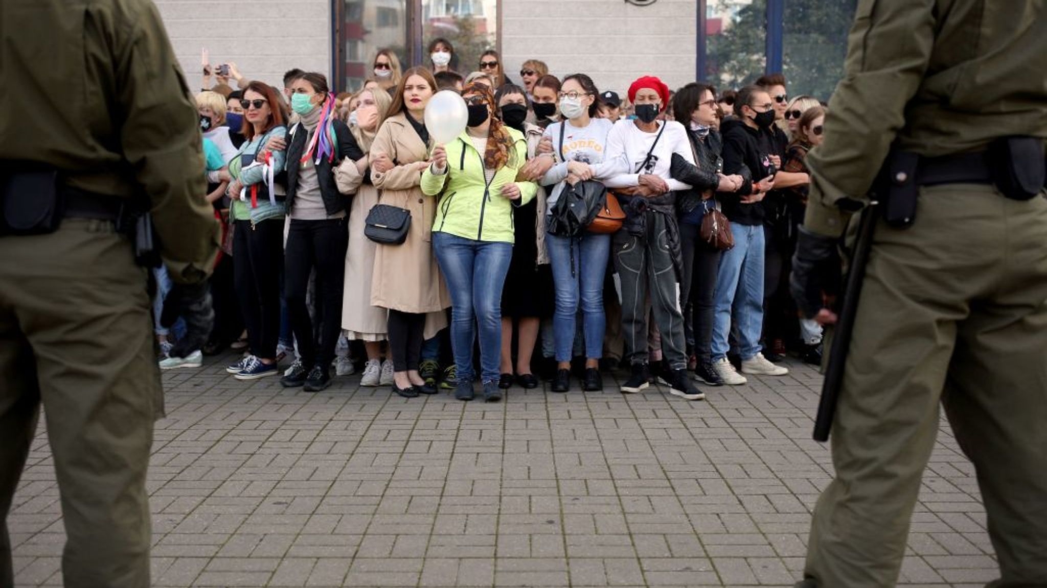 Belarus protests: Police arrest more than 390 women in crackdown on ...