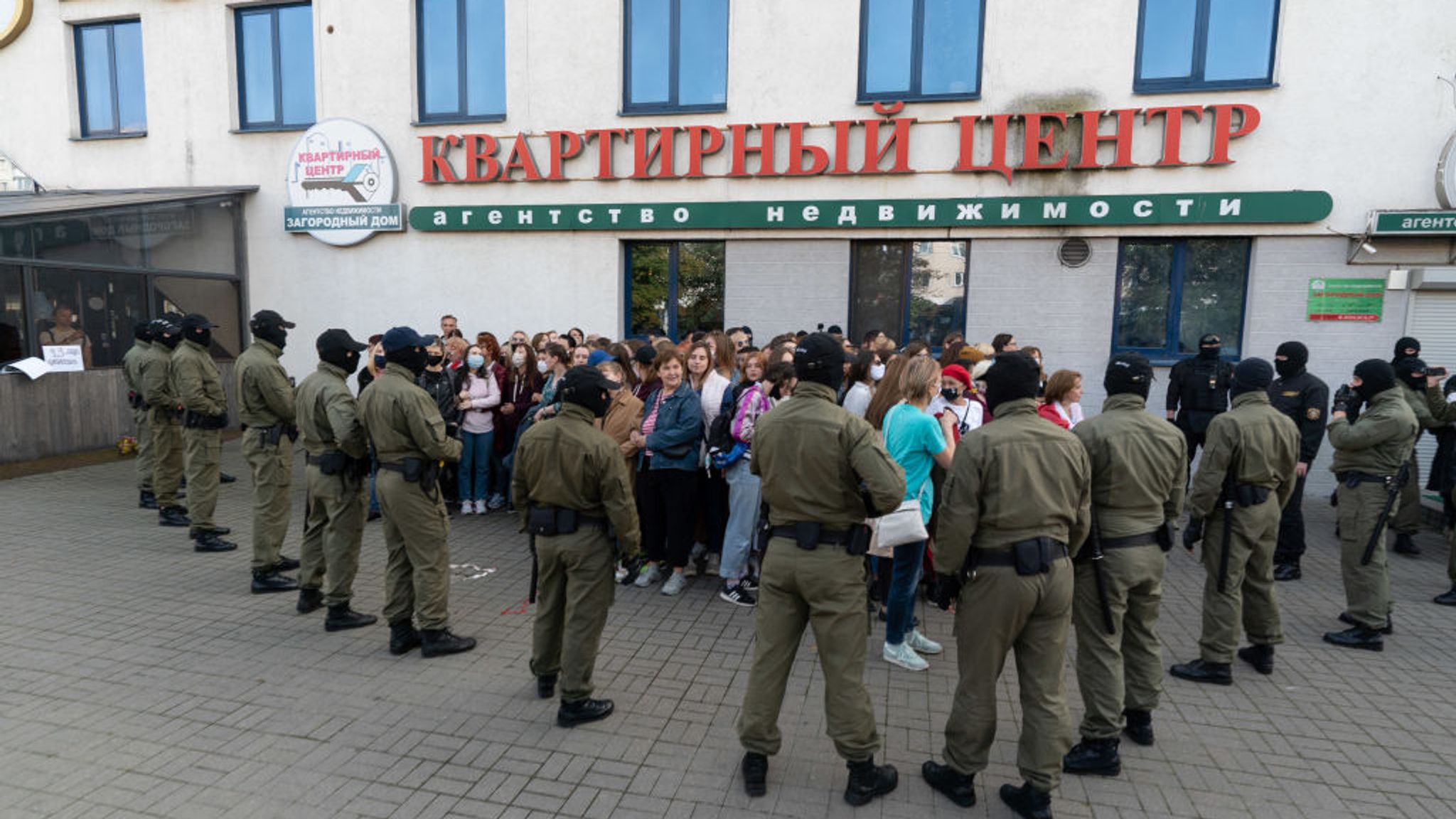 Belarus protests: Police arrest more than 390 women in crackdown on ...