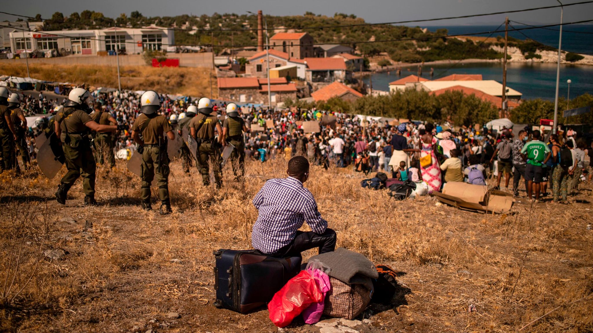 Migrant crisis: Ten EU countries to take 400 children without families ...