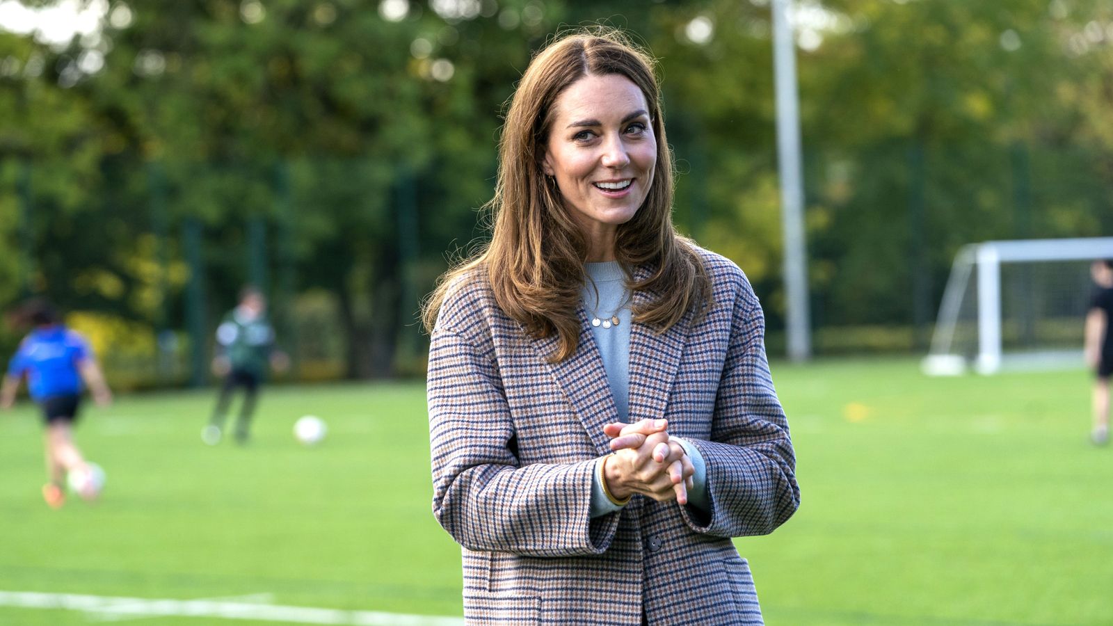 Coronavirus: Duchess of Cambridge visits university students to see how ...