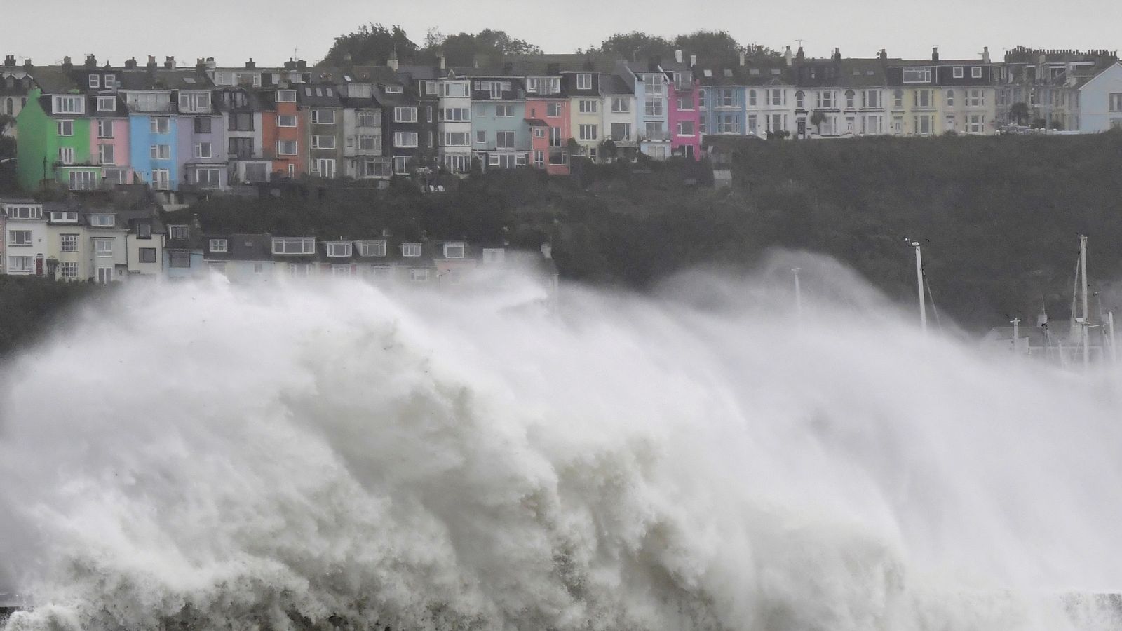 UK weather: More heavy rain to hit parts of UK amid 'downright ...