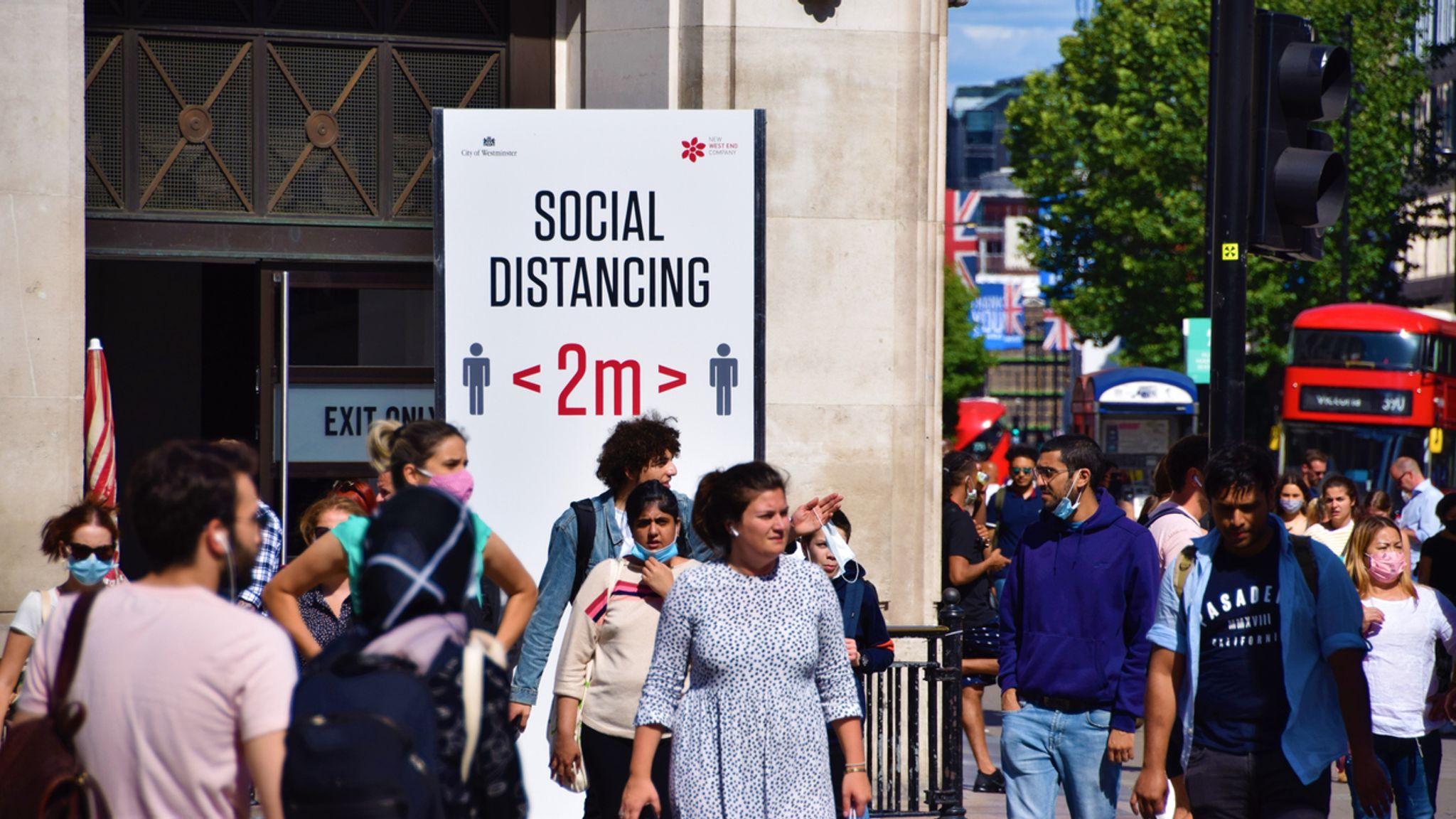 Coronavirus: More than 560,000 people had COVID-19 in England last week ...