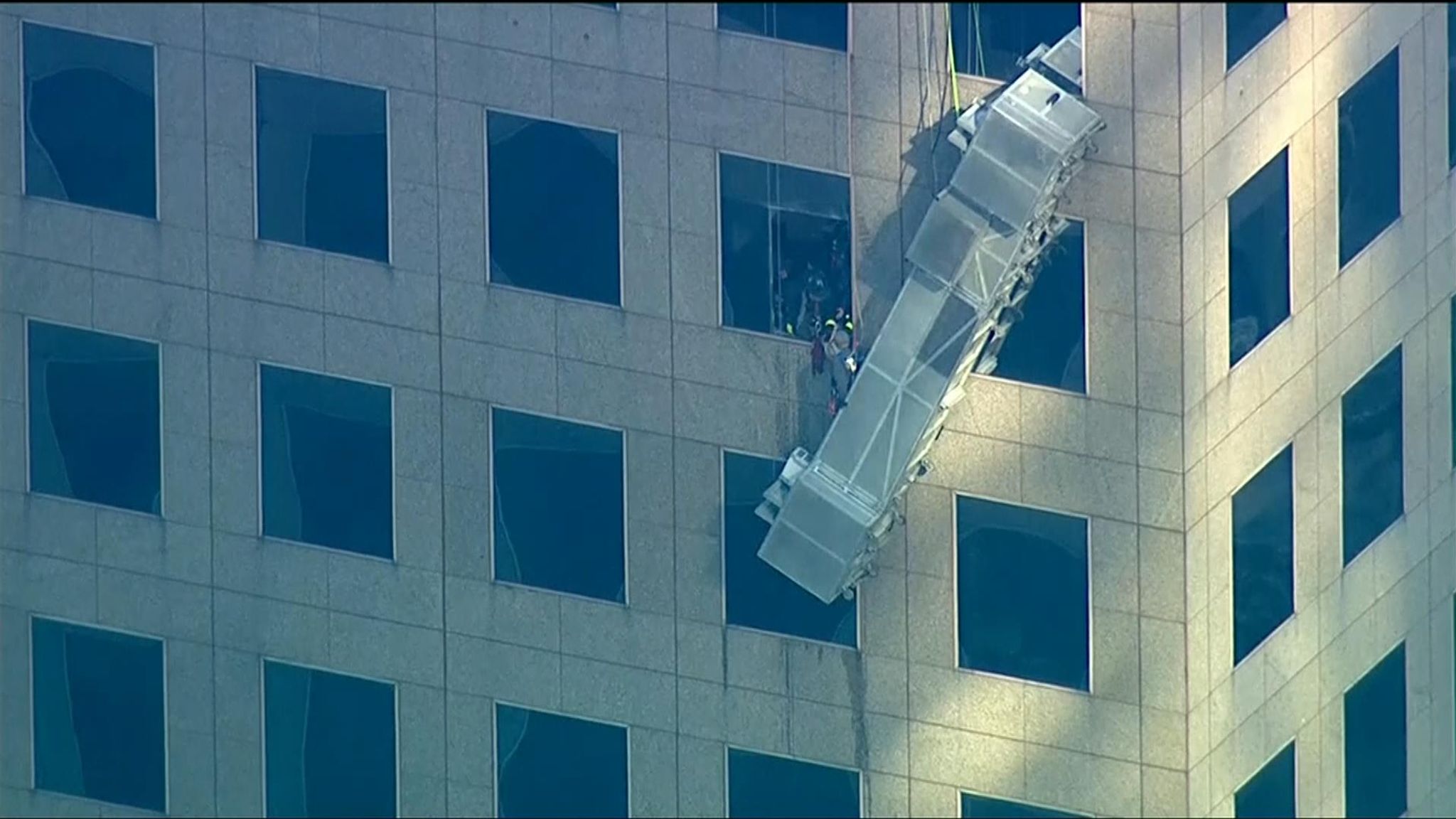New York window cleaners left dangling 200ft in the air after platform ...