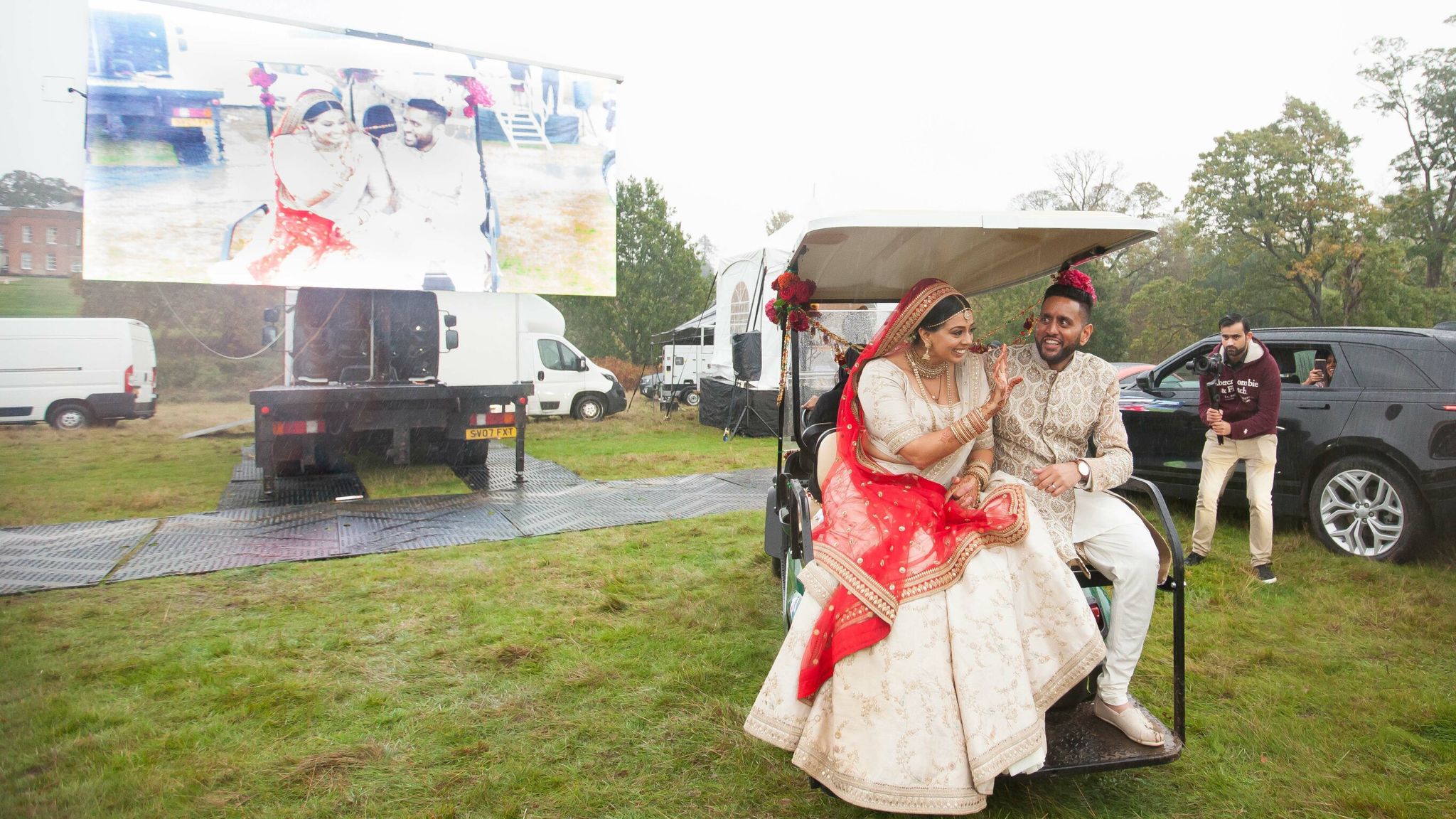 Coronavirus: Couple get married in front of 200 guests by having a drive-in wedding | UK News ...