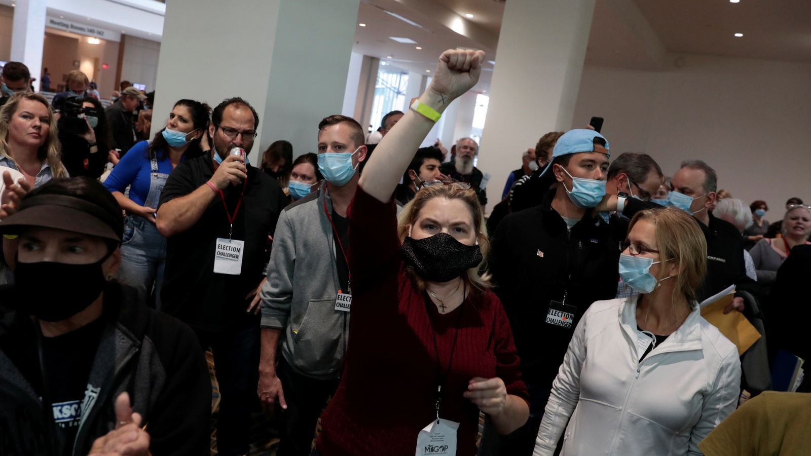 US election 2020: 'Poll watchers' protest outside Detroit count | US ...
