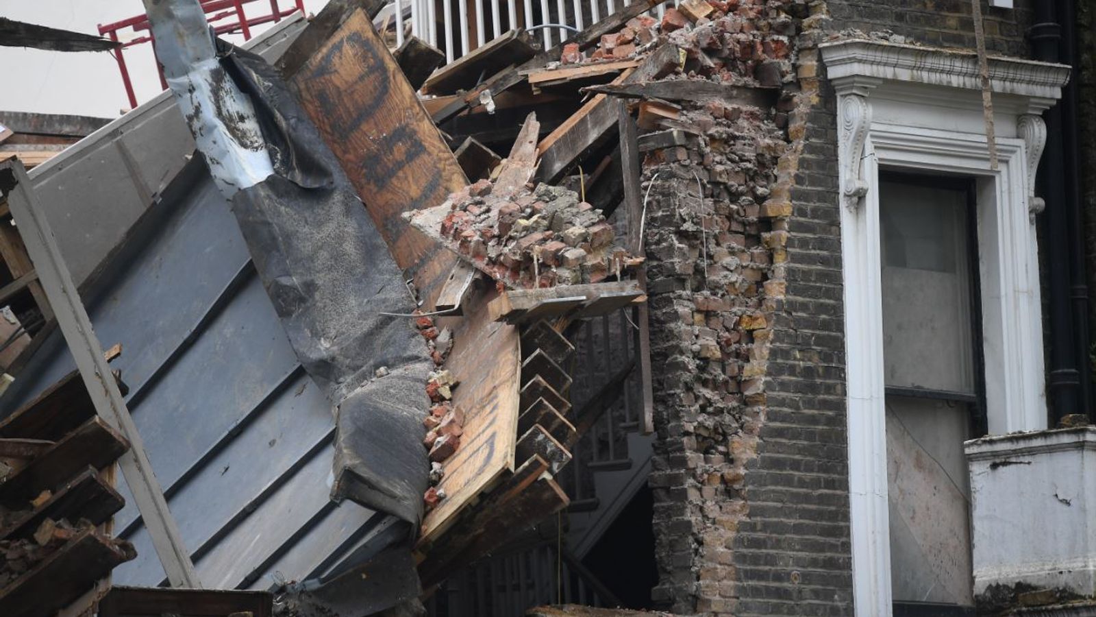 Two multi-million pound houses collapse in Chelsea and dozens of ...