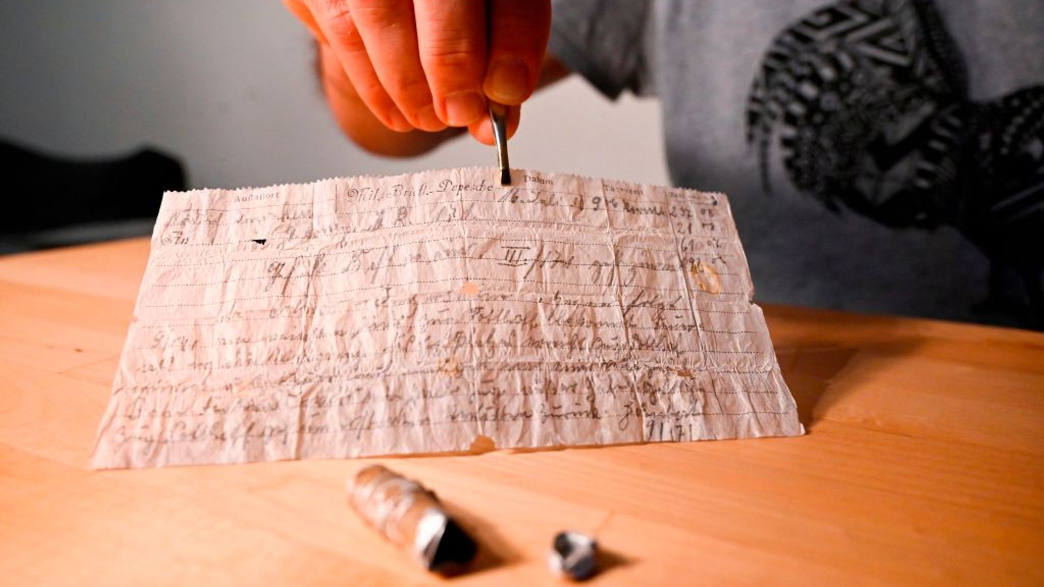 100-year old carrier pigeon message from soldier found in French field ...