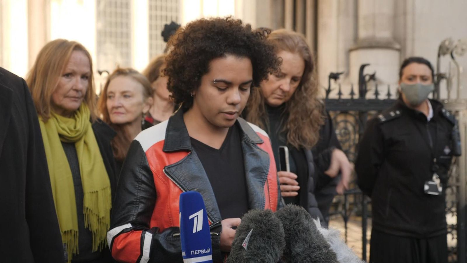 Gender reassignment: Woman who sued NHS welcomes puberty blockers ...