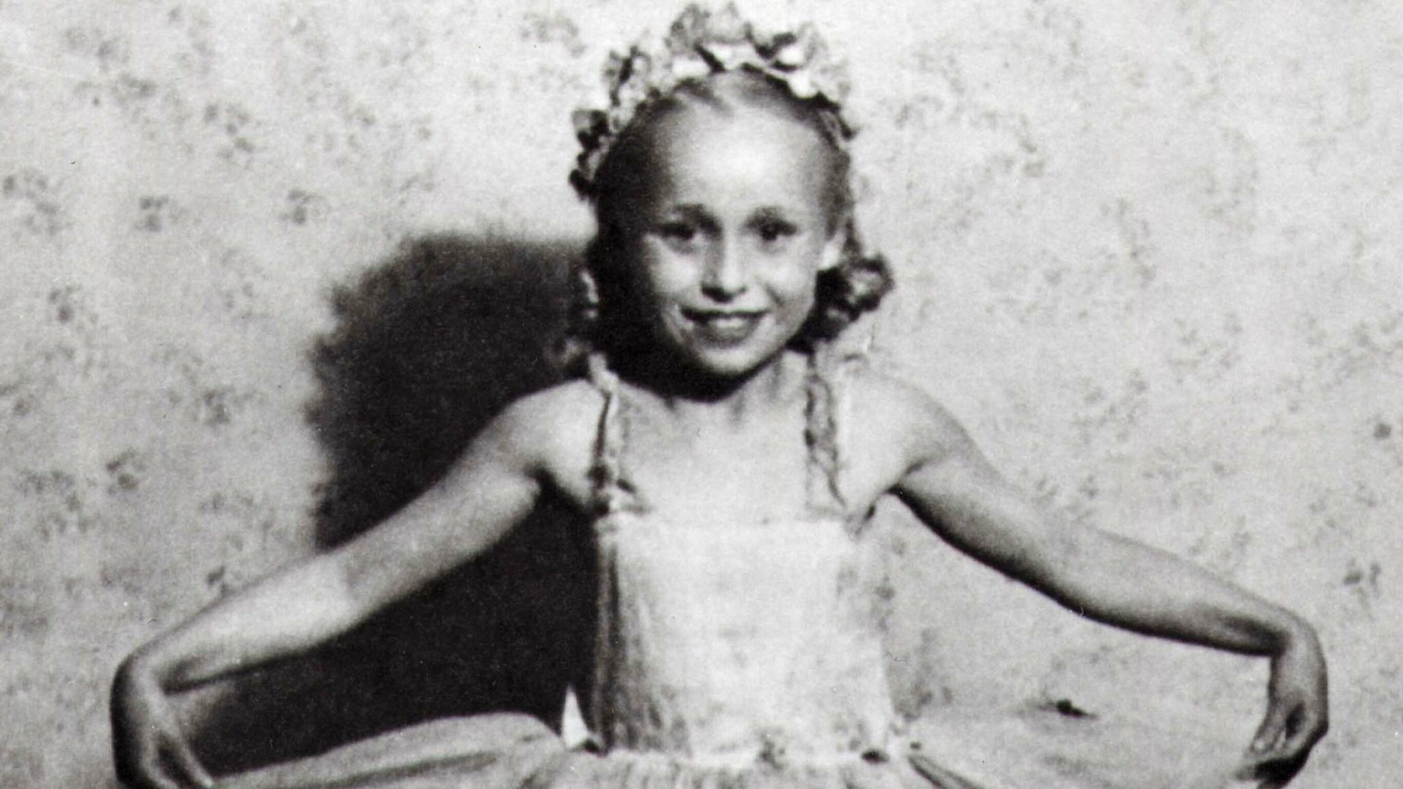 Dame Barbara Windsor dies: Tributes pour in for 'national treasure' and ...