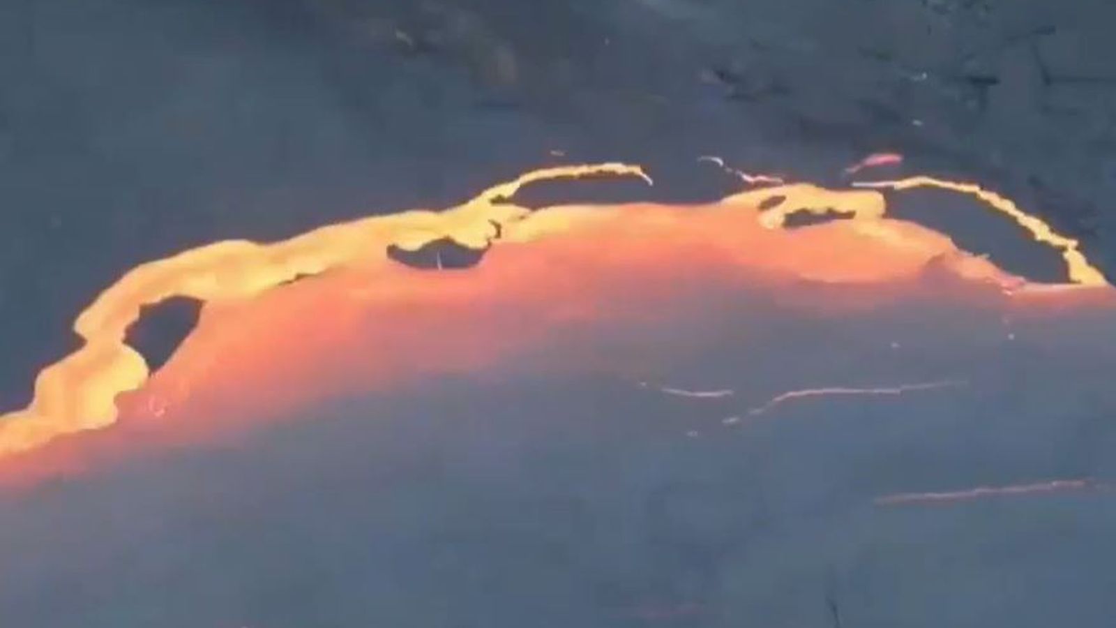 Watch mesmerising 'lava dance' from Hawaii volcano | US News | Sky News