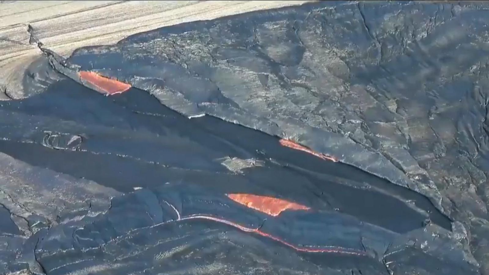 'Floundering' volcano lava lake filmed in Hawaii | US News | Sky News