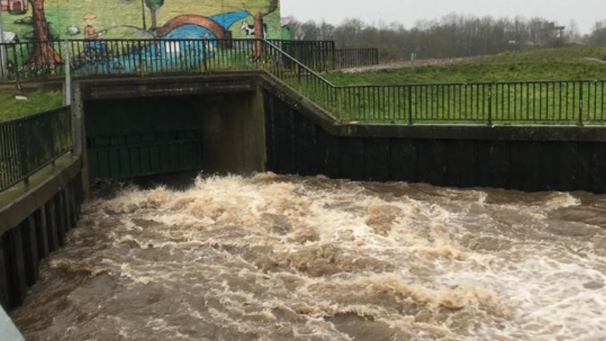 UK weather: Homes being evacuated amid 'danger to life' flood warnings ...