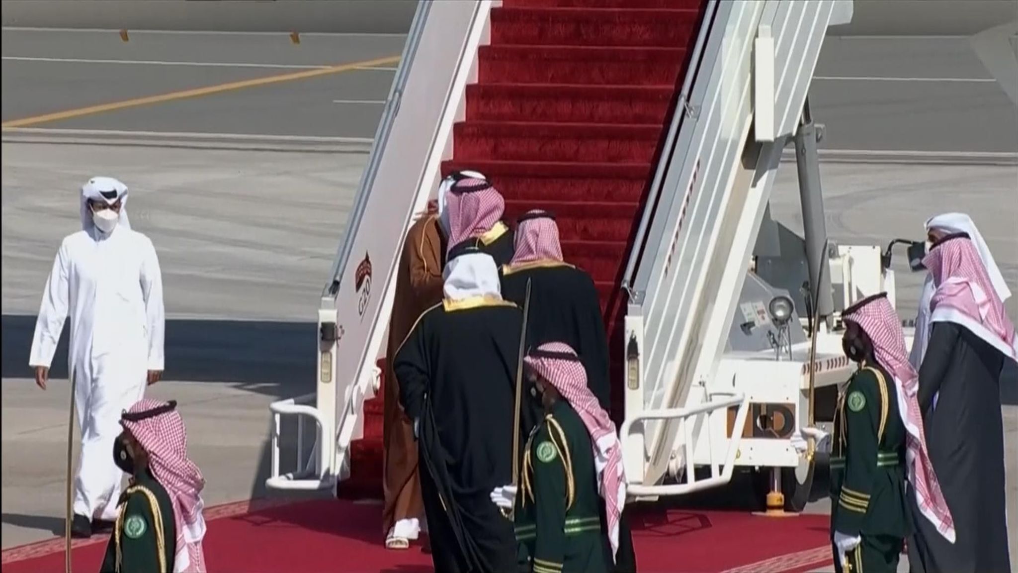 Saudi Arabia and Qatar end long dispute with hug between two leaders ...