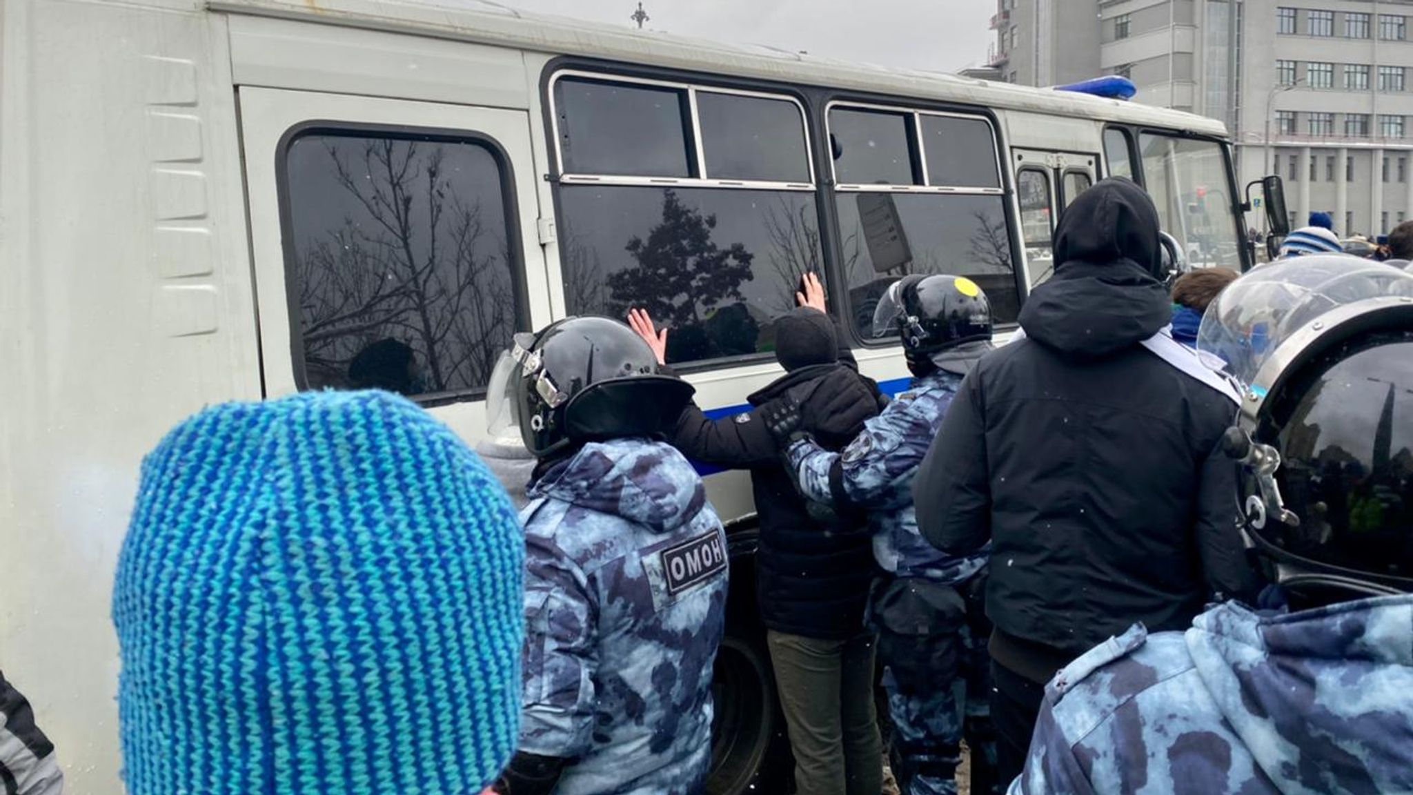 Navalny protests: UK condemns Russian police after more than 5,000 ...