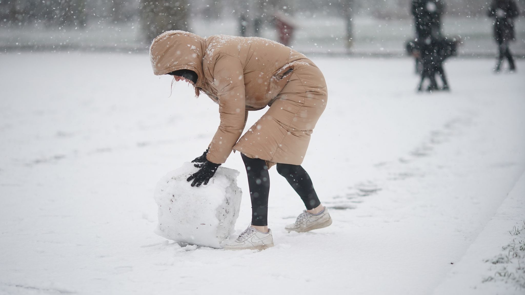 UK weather: 'Thundersnow' reported as heavy snow falls across large ...