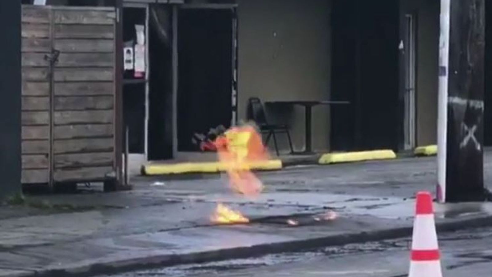 Seatle: Gas leak ignites into fire underground in US sparking ...