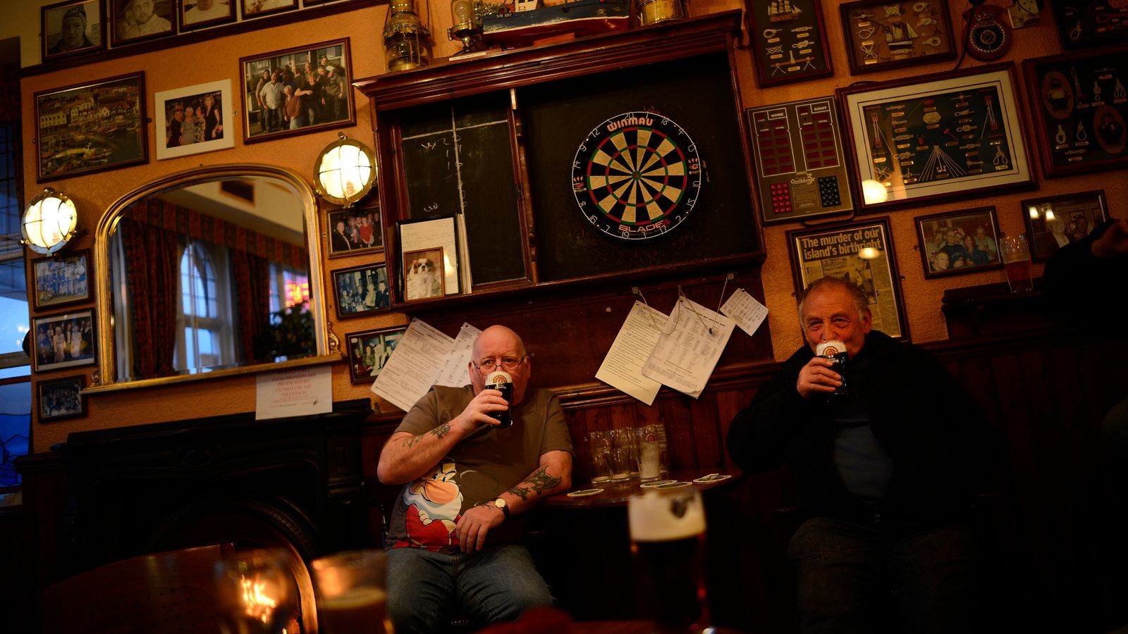 COVID-19: Pubs, clubs, meals out and gigs - When hospitality venues are ...