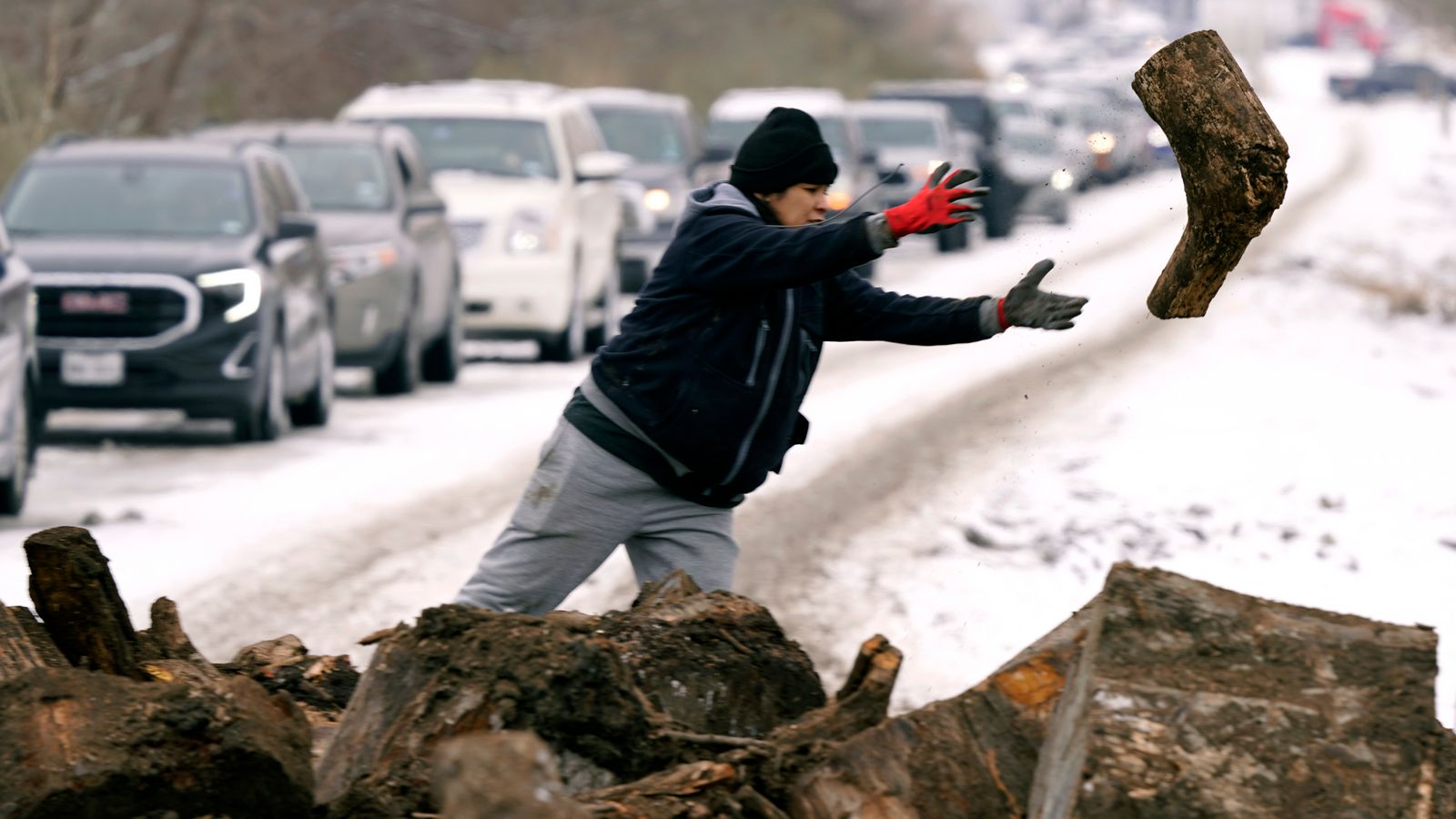 US winter storm: 32 dead and 3.4 million people struggle to stay warm ...