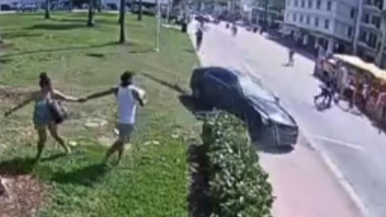 Florida: People run for cover during dramatic police chase in Miami ...