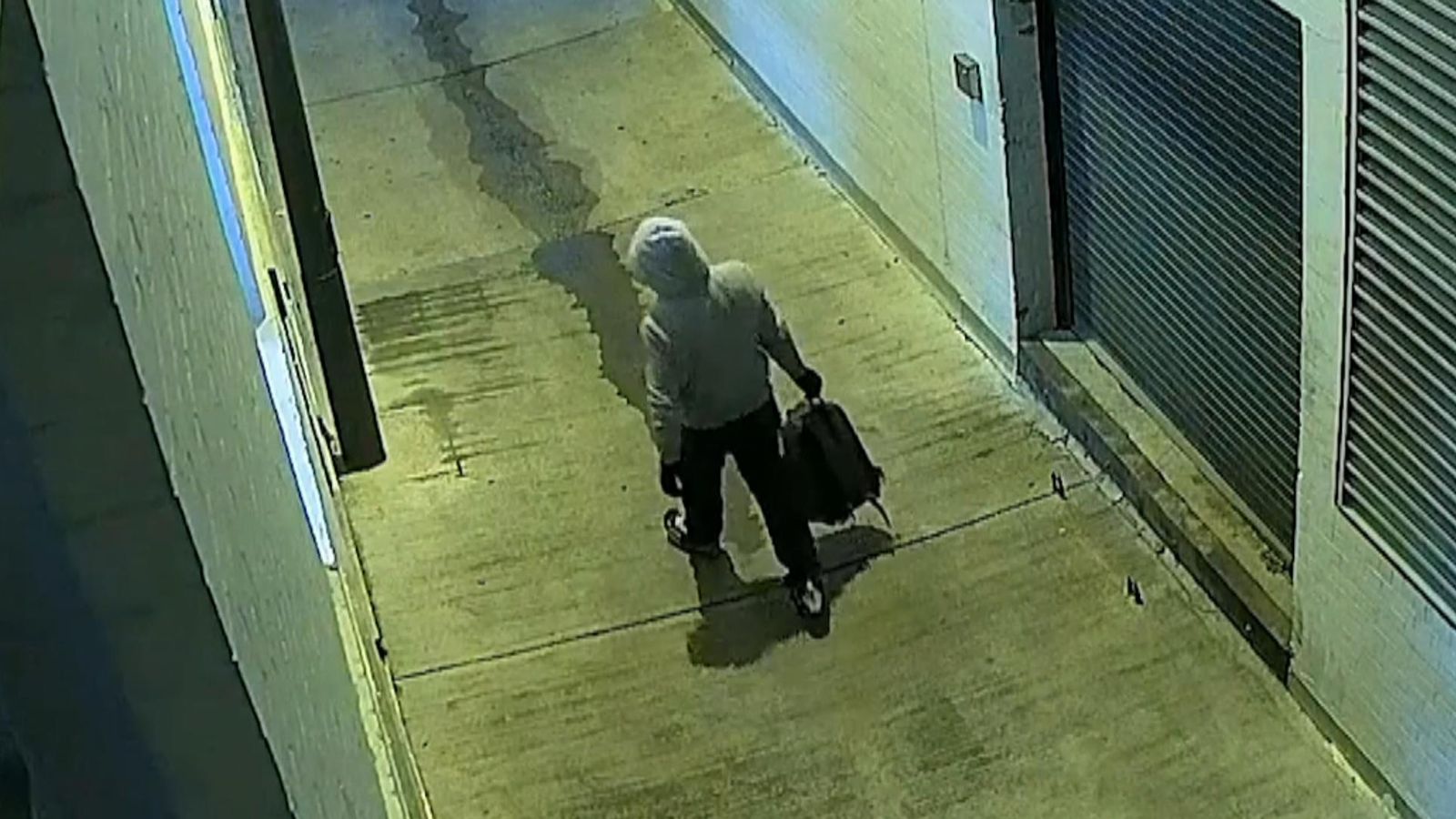 FBI releases video of man who allegedly planted two pipe bombs in ...